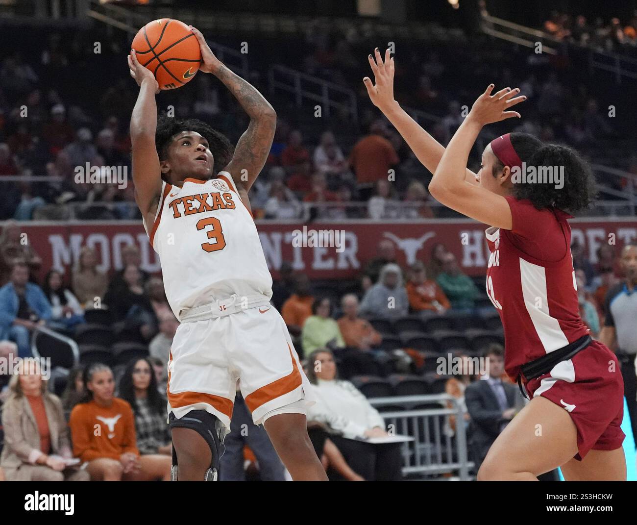 Texas guard Rori Harmon (3) looks to shoot against Alabama guard ...