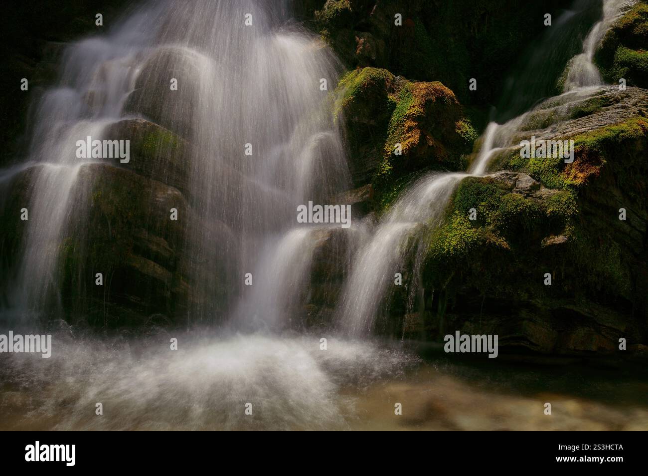 Upper kananaskis falls hi-res stock photography and images - Alamy