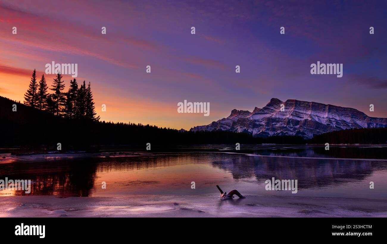 Two Jack Lake, Banff Stock Photo - Alamy