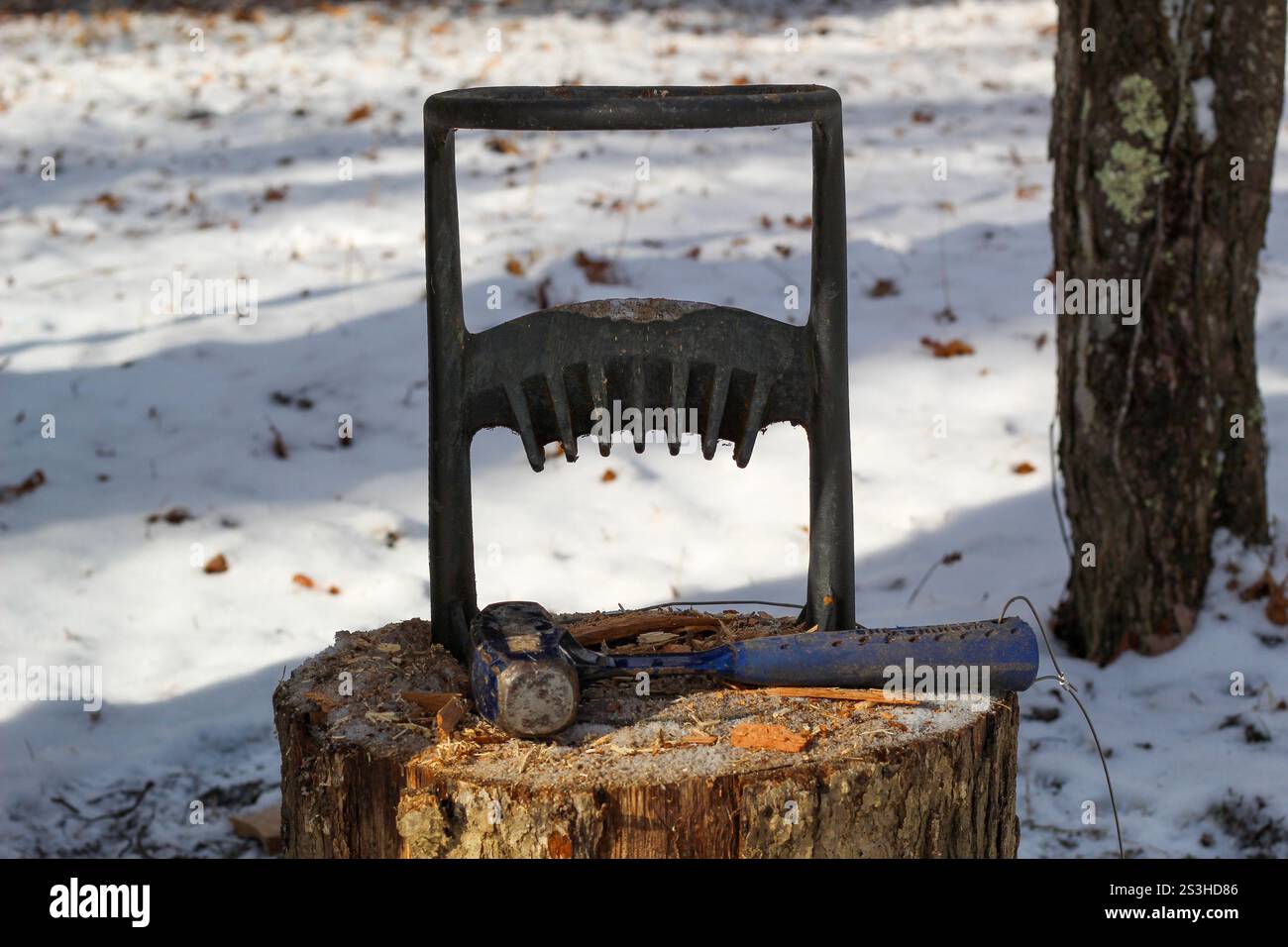 Log splitter and mallet in snow Stock Photo - Alamy