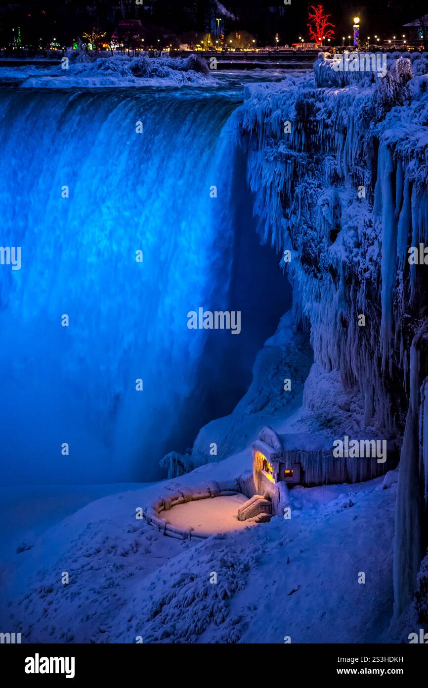 Niagara Falls transforms into a winter wonderland as icy cliffs and ...
