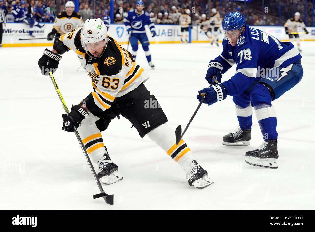 Boston Bruins left wing Brad Marchand (63) beats Tampa Bay Lightning ...