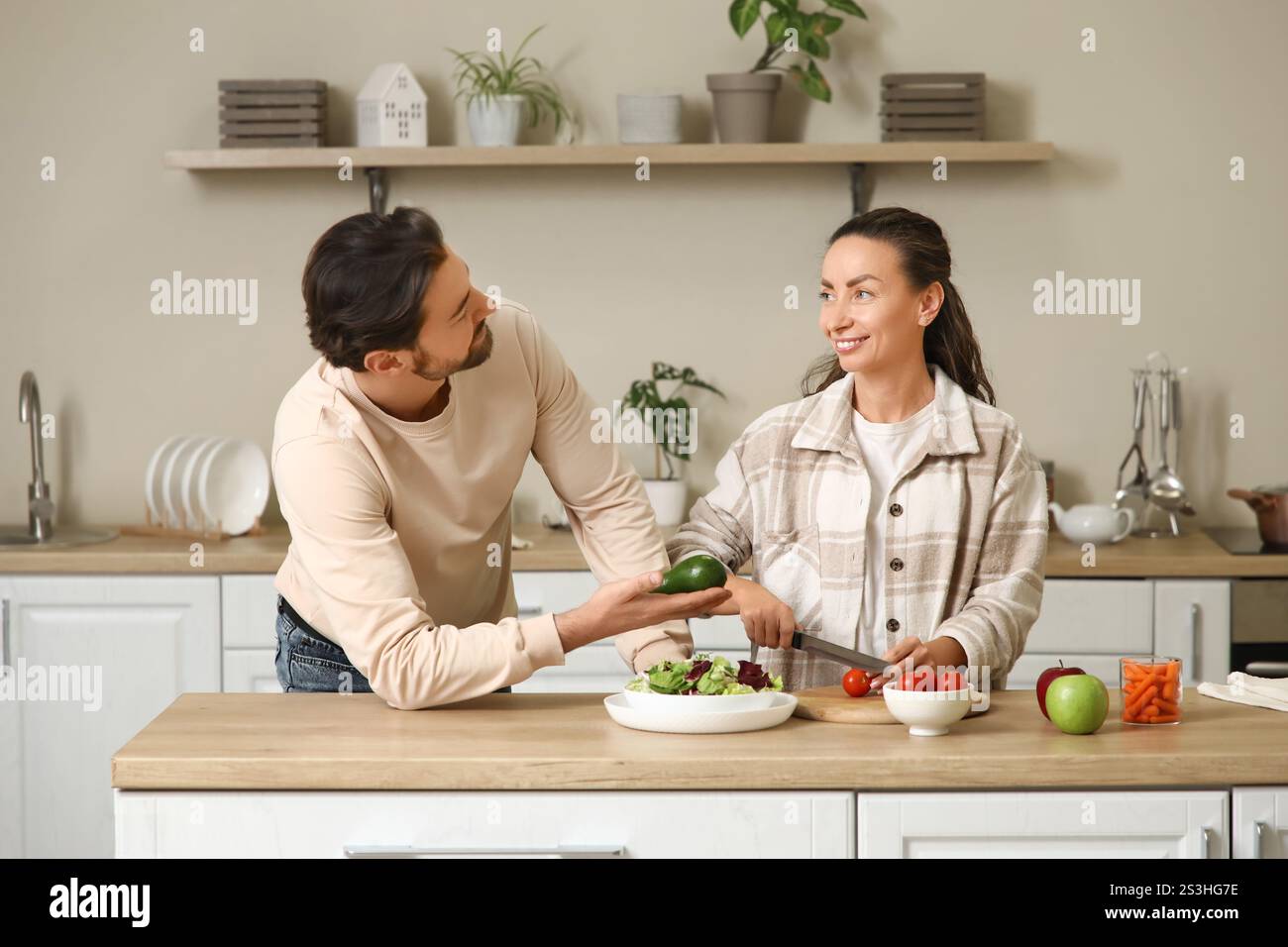 Married couple cooking in kitchen Stock Photo - Alamy