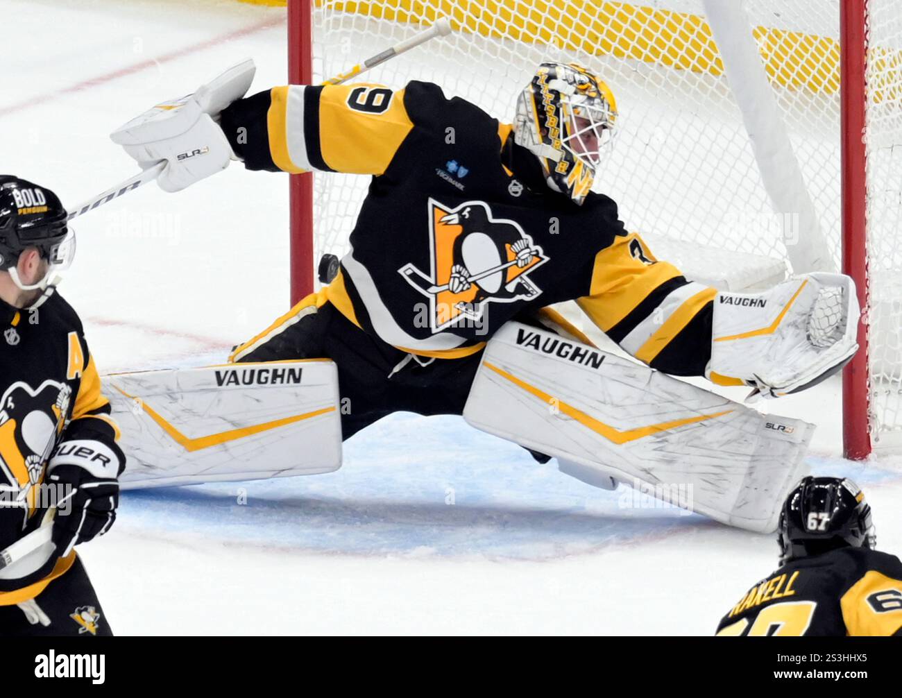 Leon draisaitl scores hi-res stock photography and images - Alamy