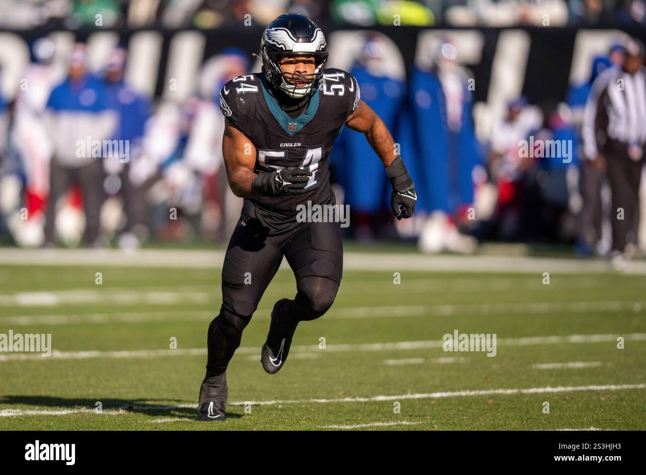 Philadelphia Eagle linebacker Jeremiah Trotter Jr. (54) in action ...