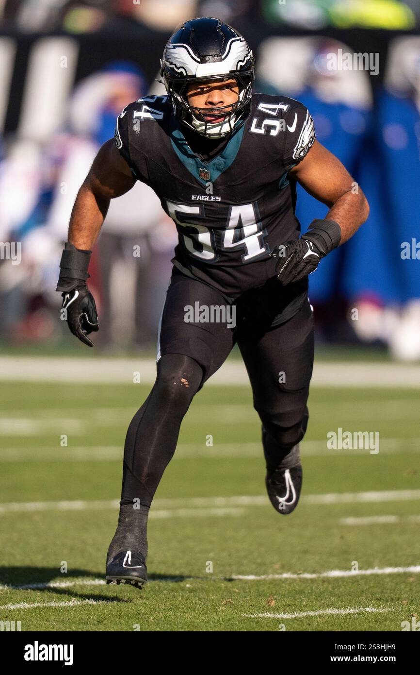 Philadelphia Eagle linebacker Jeremiah Trotter Jr. (54) in action ...