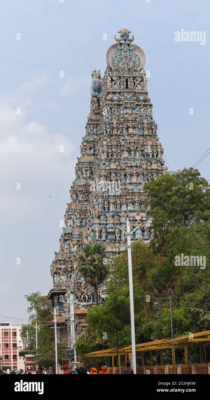 Beautiful Carvings of Hindu Deities on the Main Gopuram of Meenakshi ...