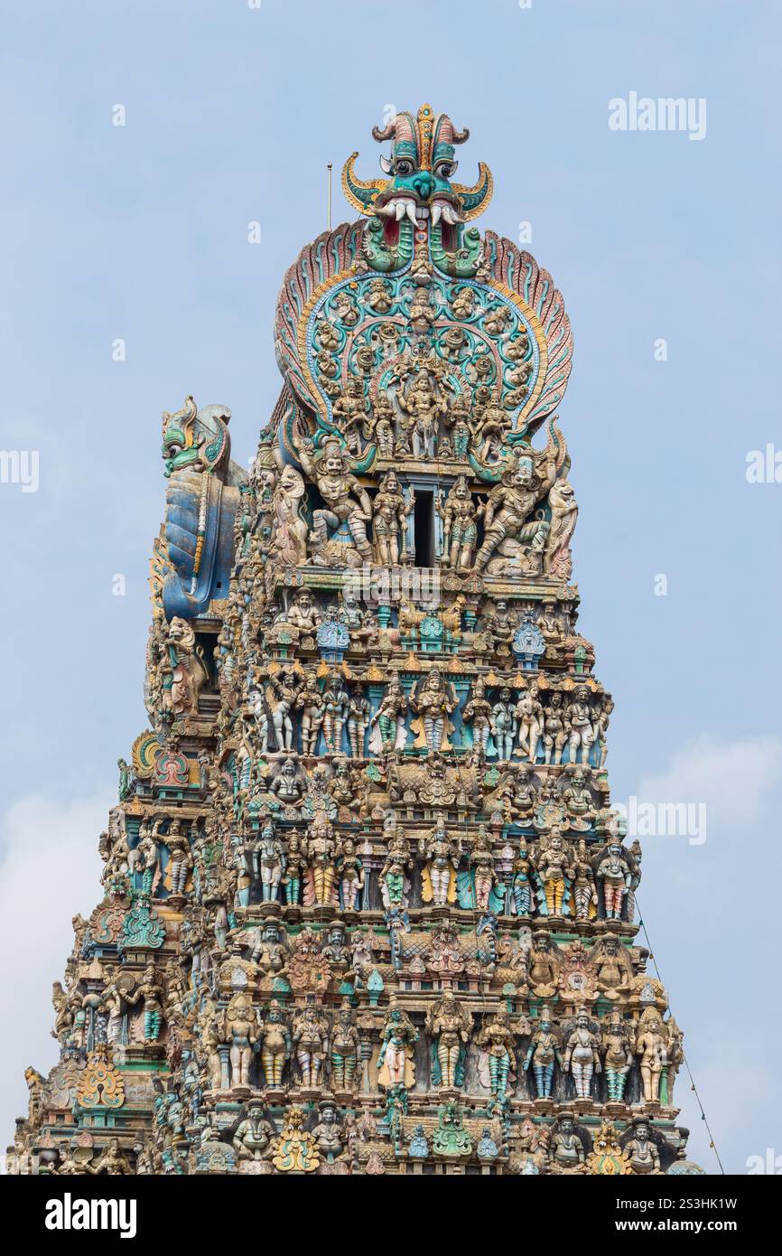 Beautiful Carvings of Hindu Deities on the Main Gopuram of Meenakshi ...
