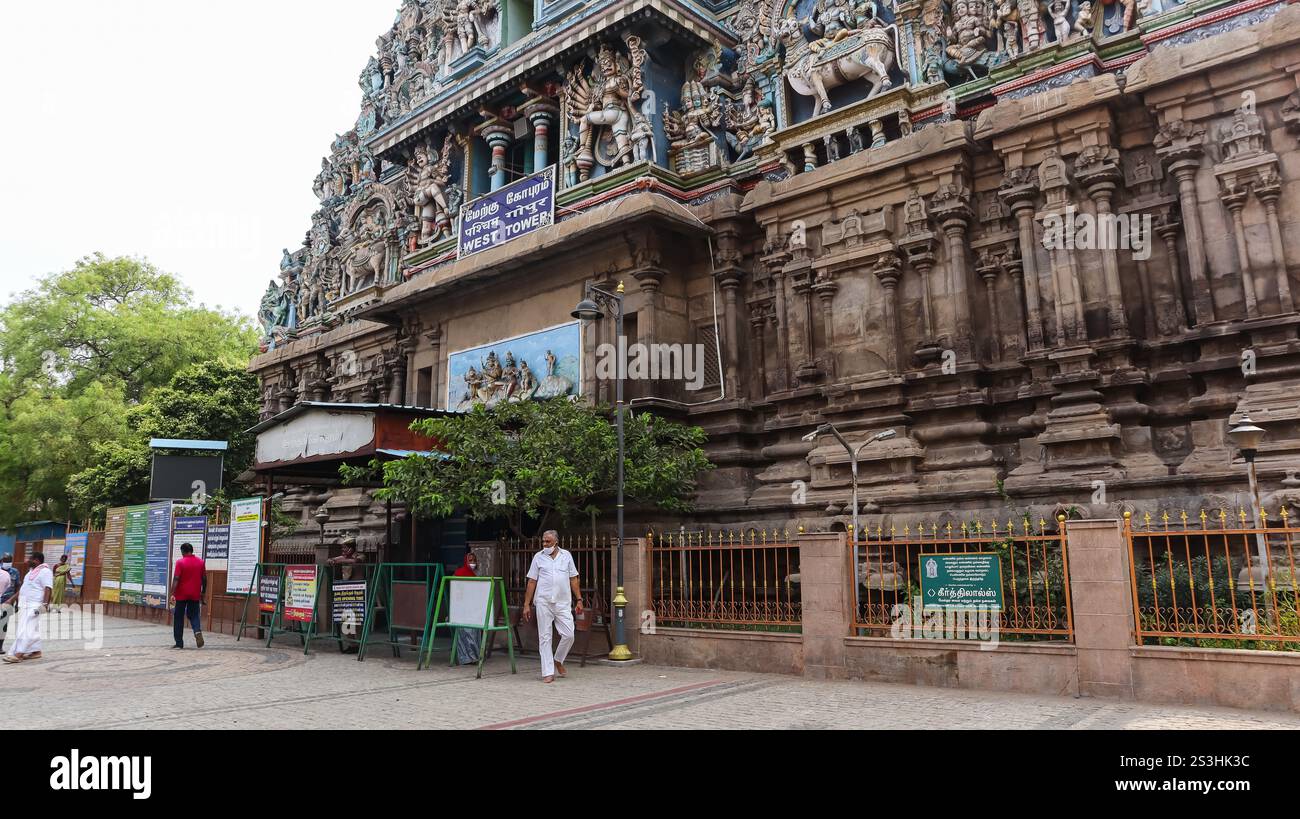 Beautiful Carvings of Hindu Deities on the Main Gopuram of Meenakshi ...