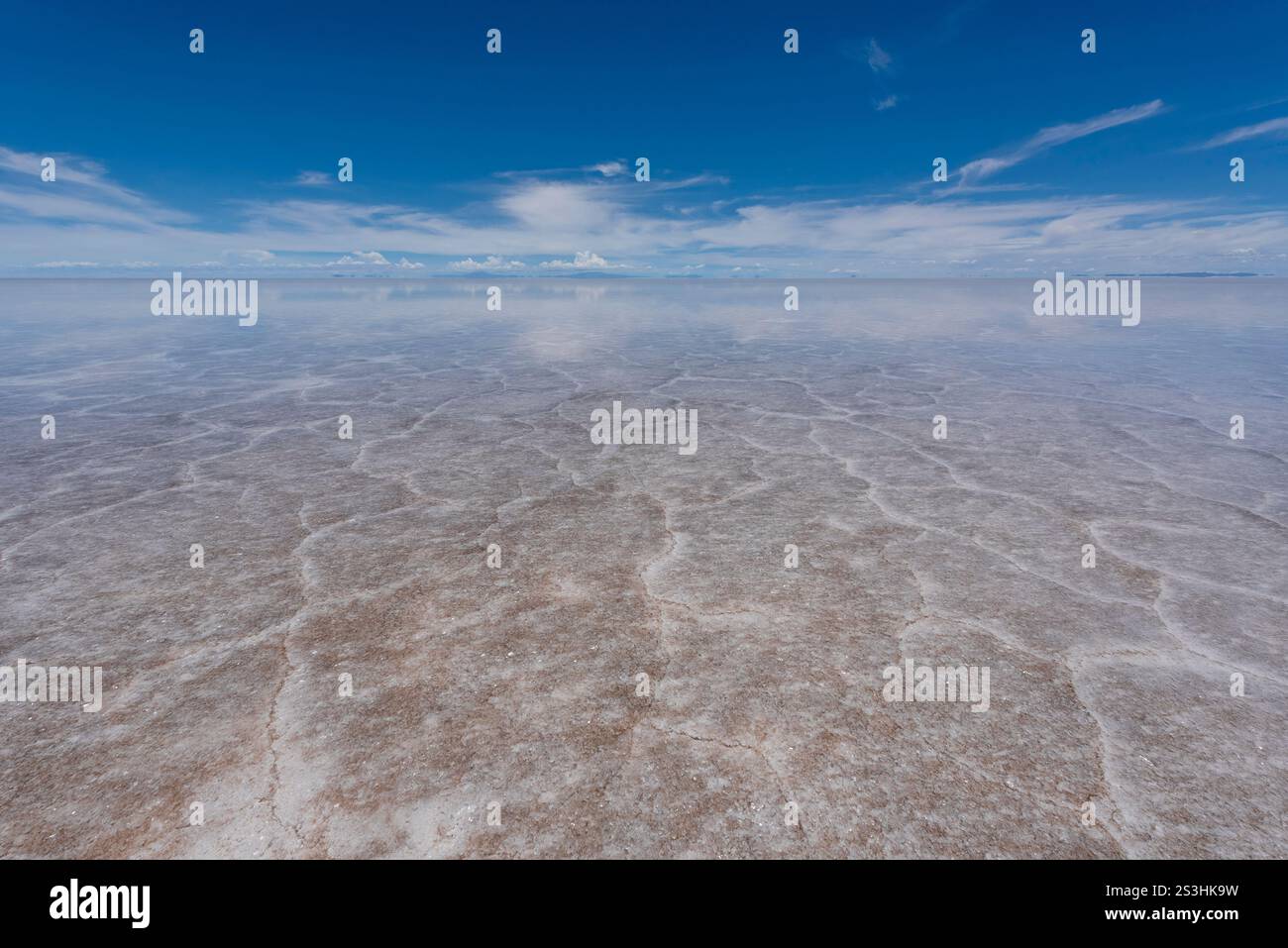 Shapes on Uyuni salt flat covered in water Stock Photo - Alamy