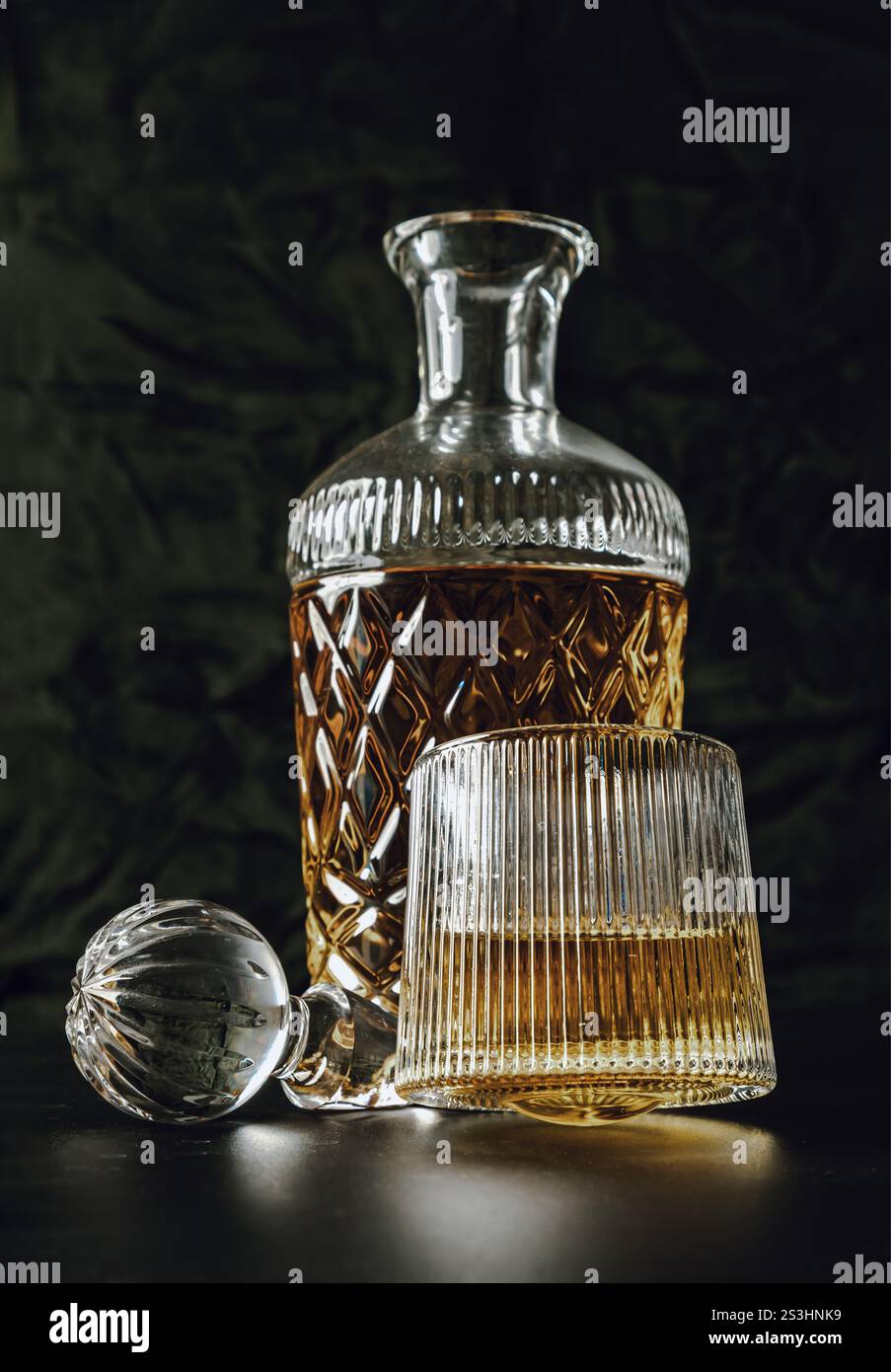 Design elements of The crystal decanter of whiskey, Glass Lid with ...
