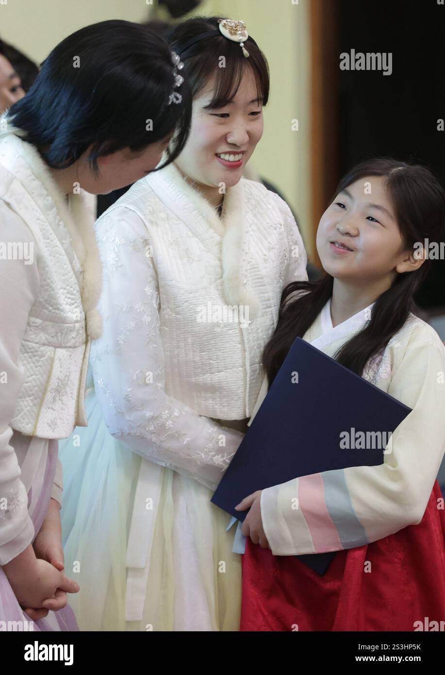 10th Jan, 2025. Elementary school's graduation ceremony A graduate clad ...