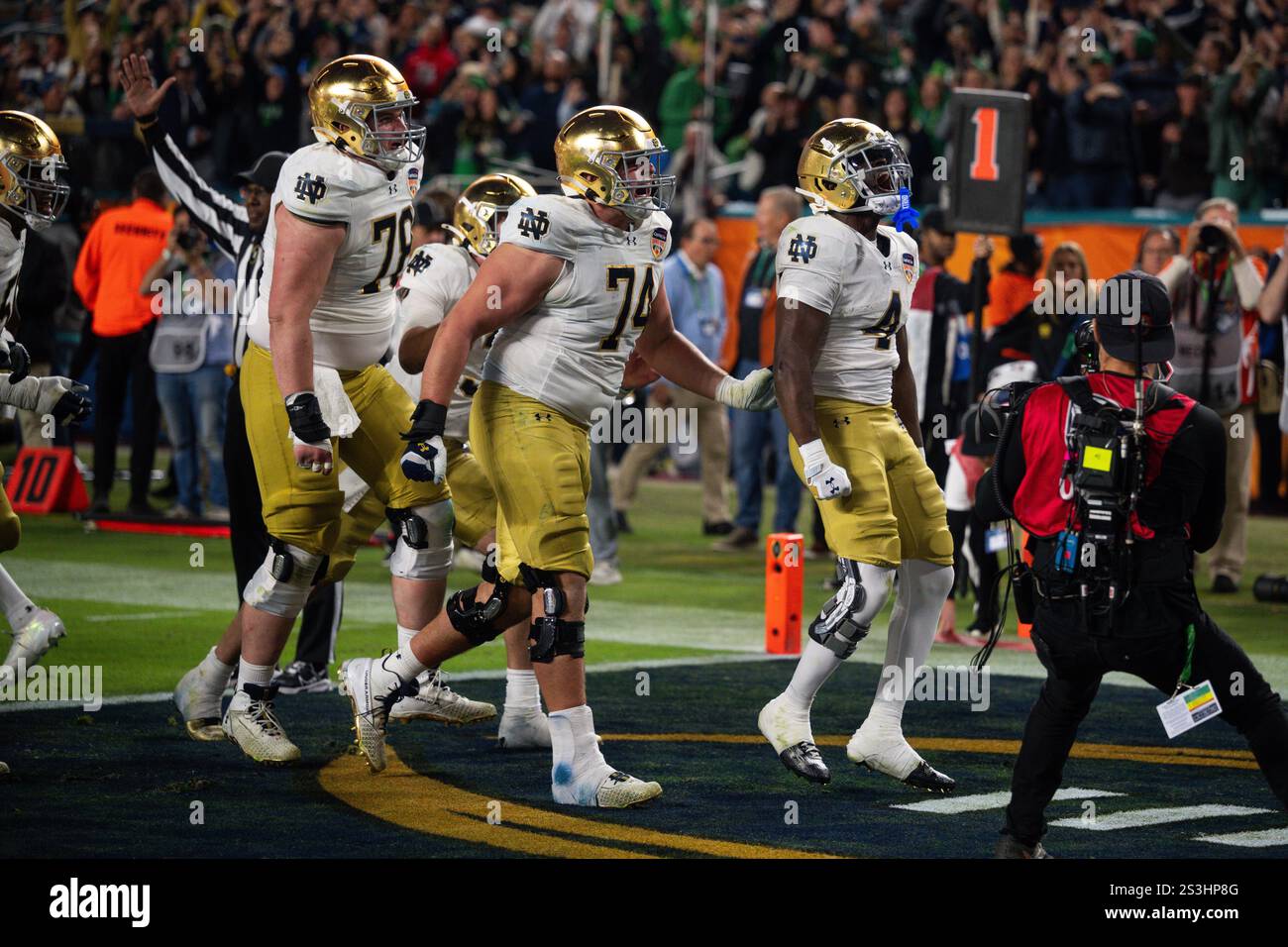Notre Dame running back Jeremiyah Love (4) celebrates a touchdown in ...