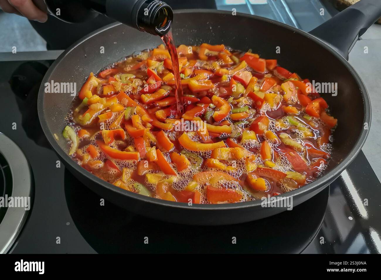 Pour red wine pan hi-res stock photography and images - Alamy