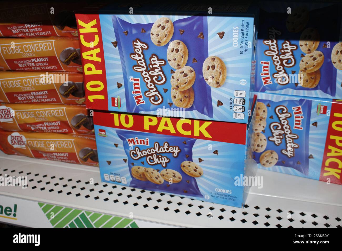 Chocolate on shelf in supermarket hi-res stock photography and images ...