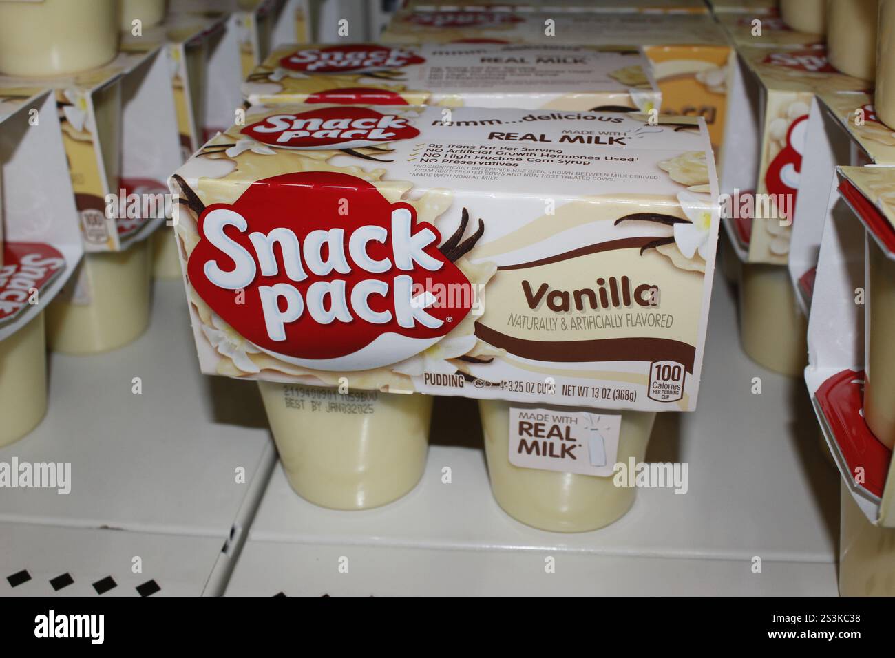 Snack Pack Vanilla Pudding closeup on a shelf Stock Photo - Alamy