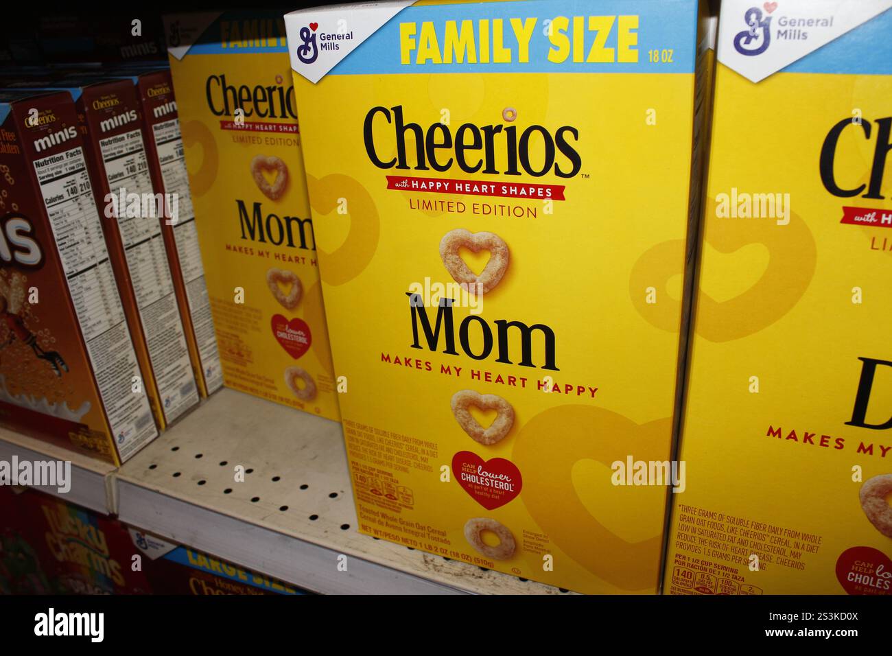 General Mills Cheerios in boxes on a shelf shot closeup Stock Photo - Alamy