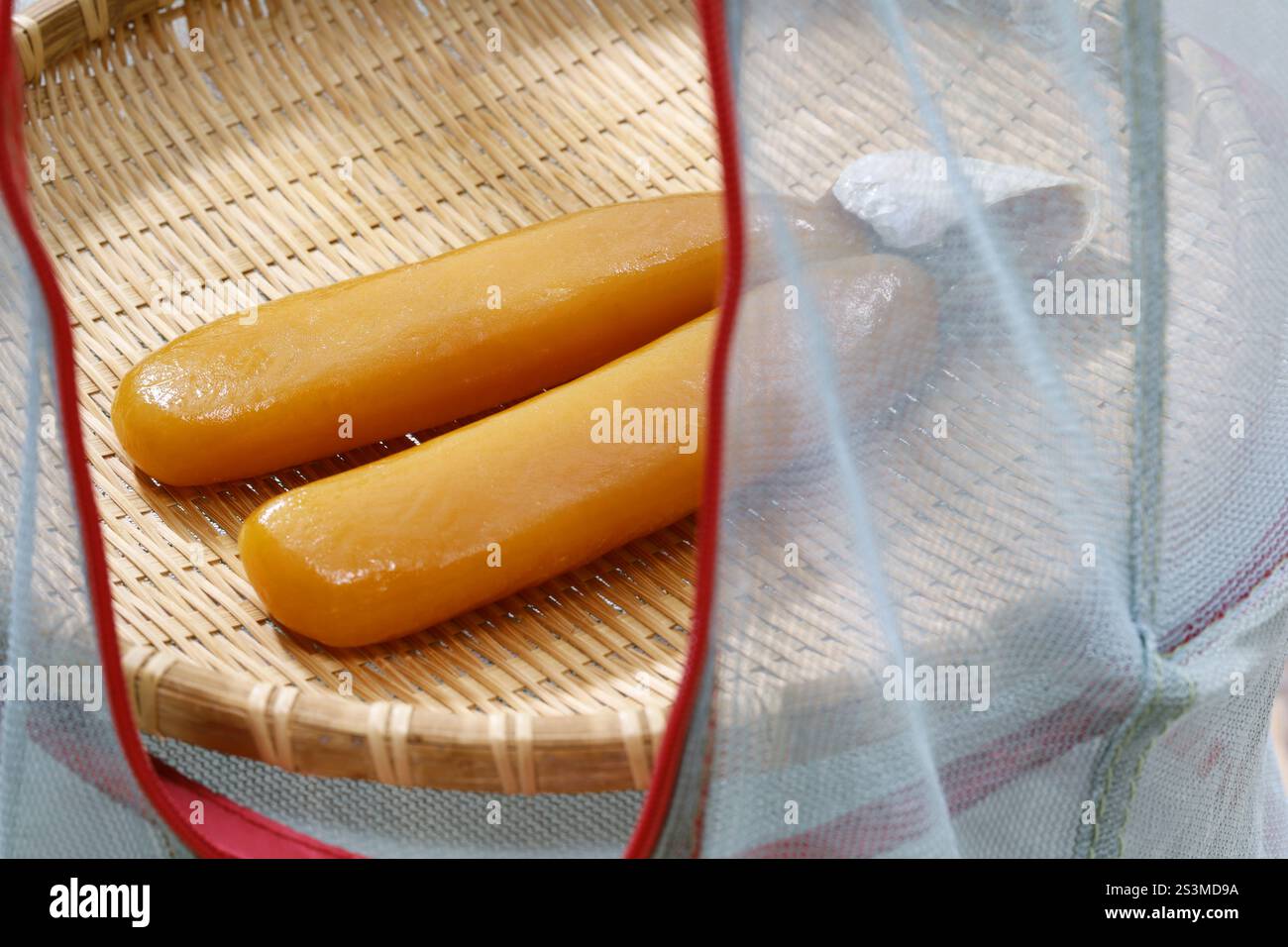 How to make dried mullet roe( a high-class delicacy known as karasumi ...