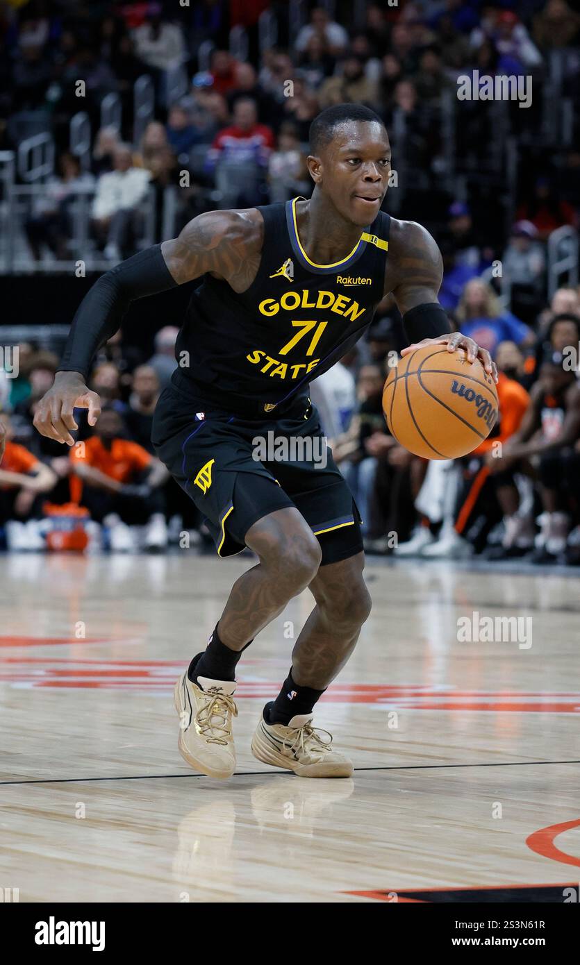 Golden State Warriors guard Dennis Schroder (71)drives to the basket ...