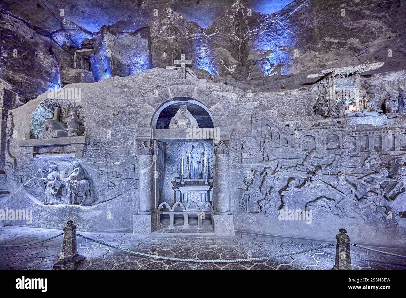 Underground Chapel of Saint Kinga deep within the Wieliczke salt mine ...