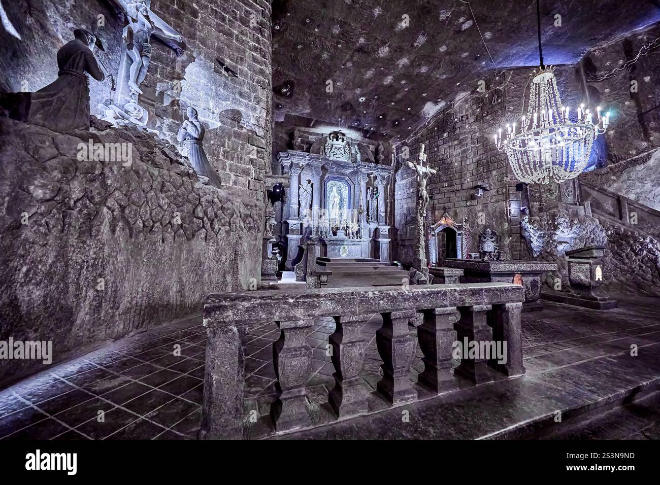 Underground Chapel of Saint Kinga deep within the Wieliczke salt mine ...