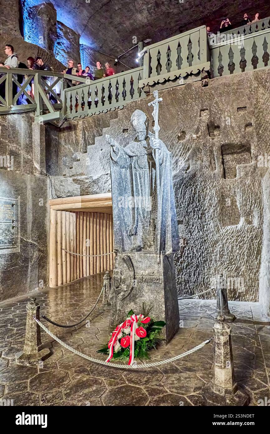 Underground Chapel of Saint Kinga deep within the Wieliczke salt mine ...
