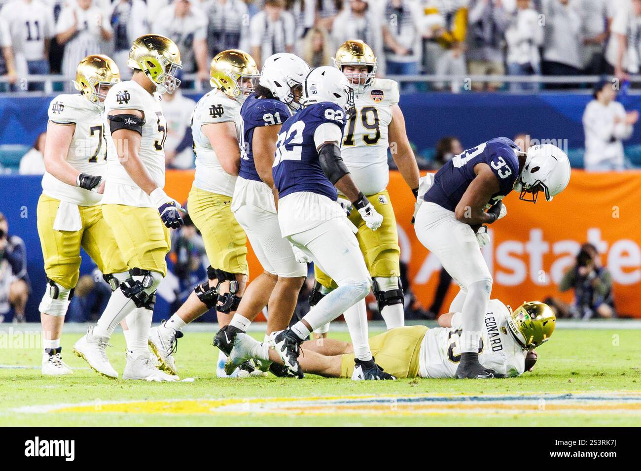 Miami Gardens, Florida, USA. 09th Jan, 2025. Penn State defensive lineman Dani Dennis-Sutton (33 ...