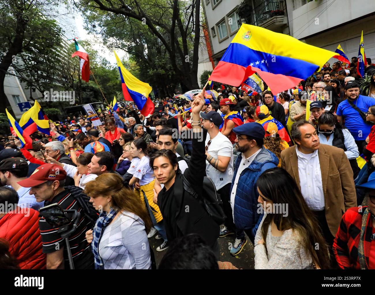 Venezuelans Protest Against Arrest of Maria Corina Machado Venezuelan ...