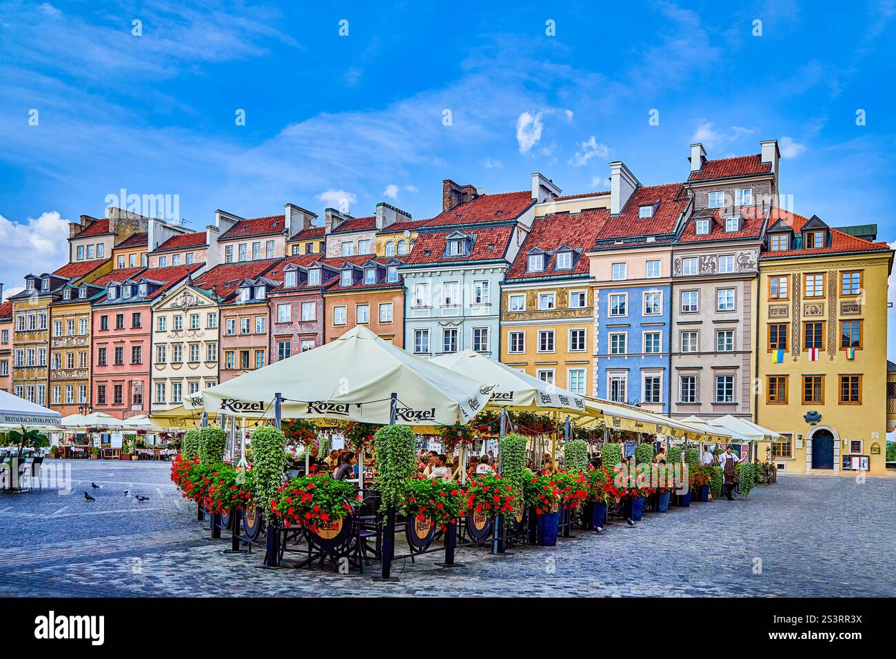 Old Town Market Square in the city of Warsaw with the Mermaid statue ...