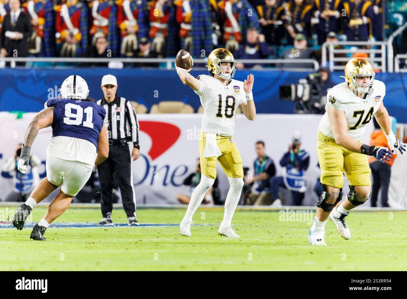 Miami Gardens, Florida, USA. 09th Jan, 2025. Notre Dame quarterback ...