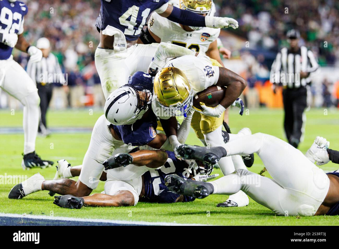 Miami Gardens, Florida, USA. 09th Jan, 2025. Notre Dame running back Jeremiyah Love (4) runs ...