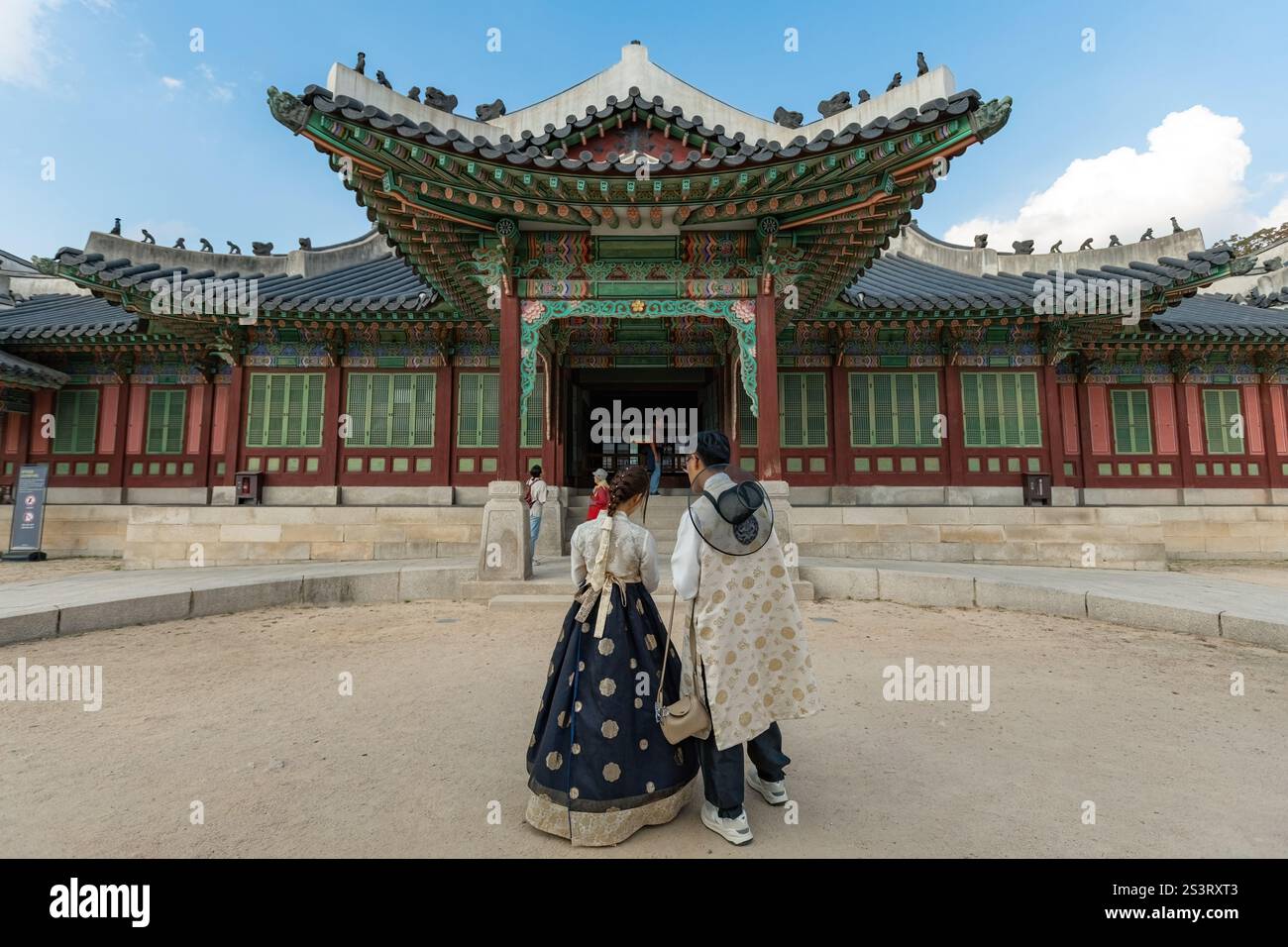 Couple wearing traditional Korean costume Hanbok at Deoksugung Palace ...