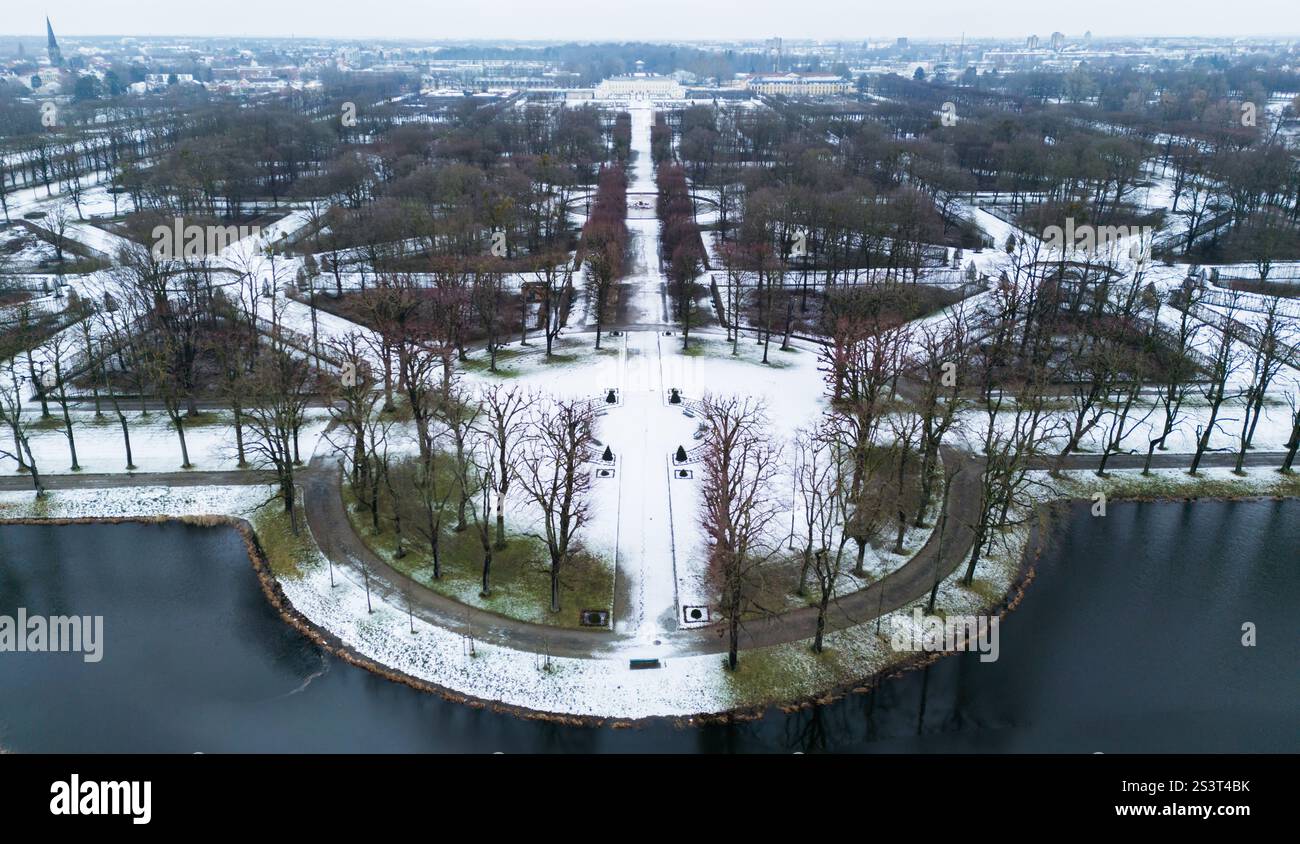 Hanover, Germany. 10th Jan, 2025. A light blanket of snow lies in the ...