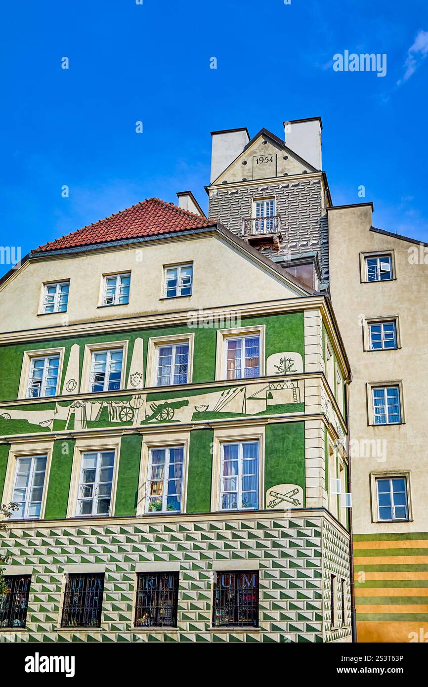 Old apartment block beautiful painted mural feature on side of building ...