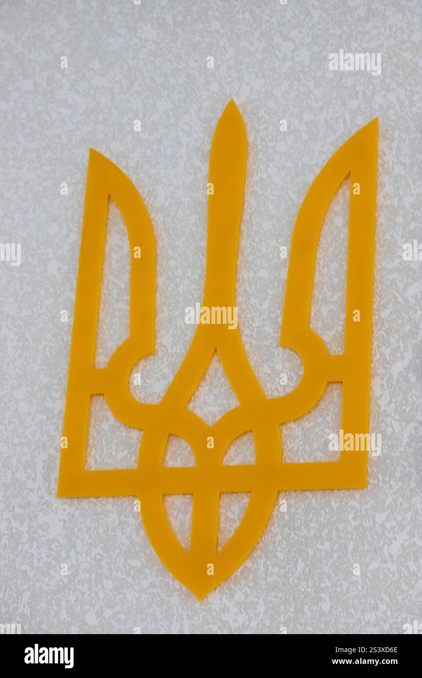 Bright yellow trident symbol hi-res stock photography and images - Alamy