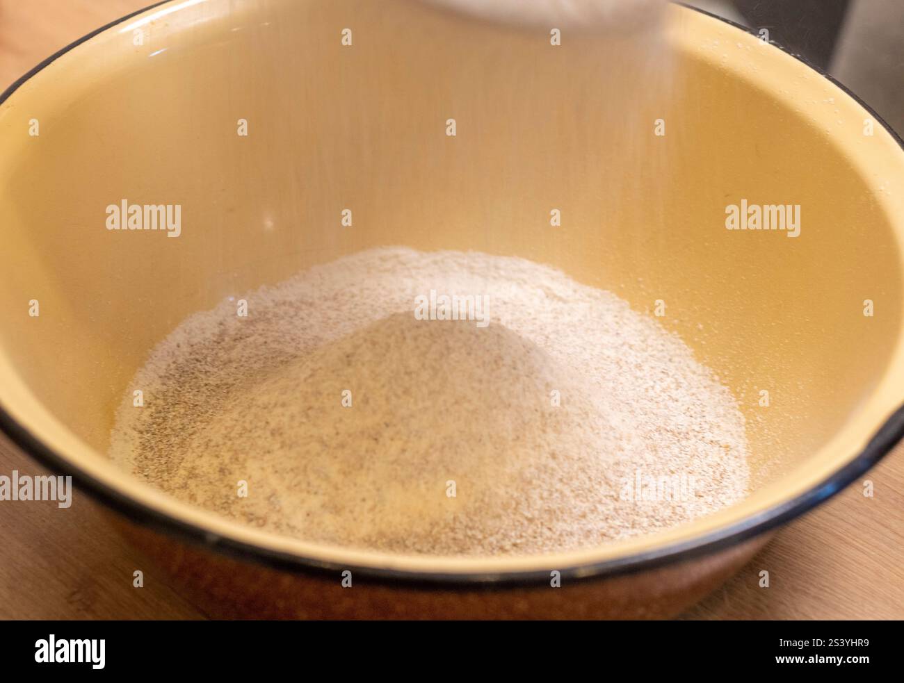 Close up sifted flour hi-res stock photography and images - Alamy