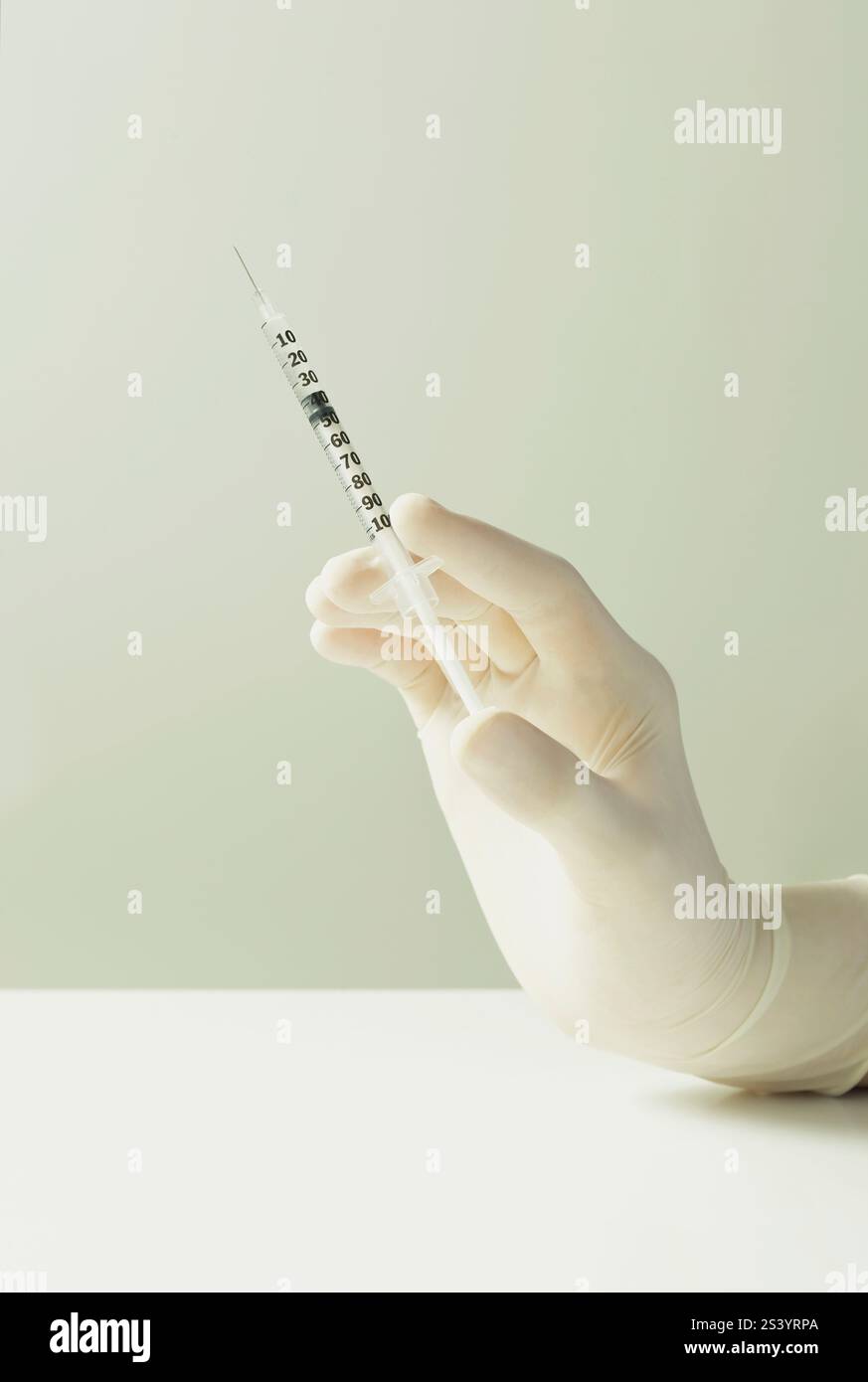 Hand Holding Syringe Stock Photo - Alamy