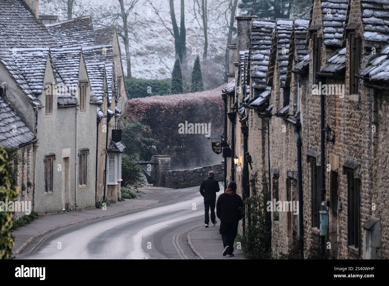 Castle Combe, Wiltshire, UK. 10th Jan, 2025. A cold winters night has ...
