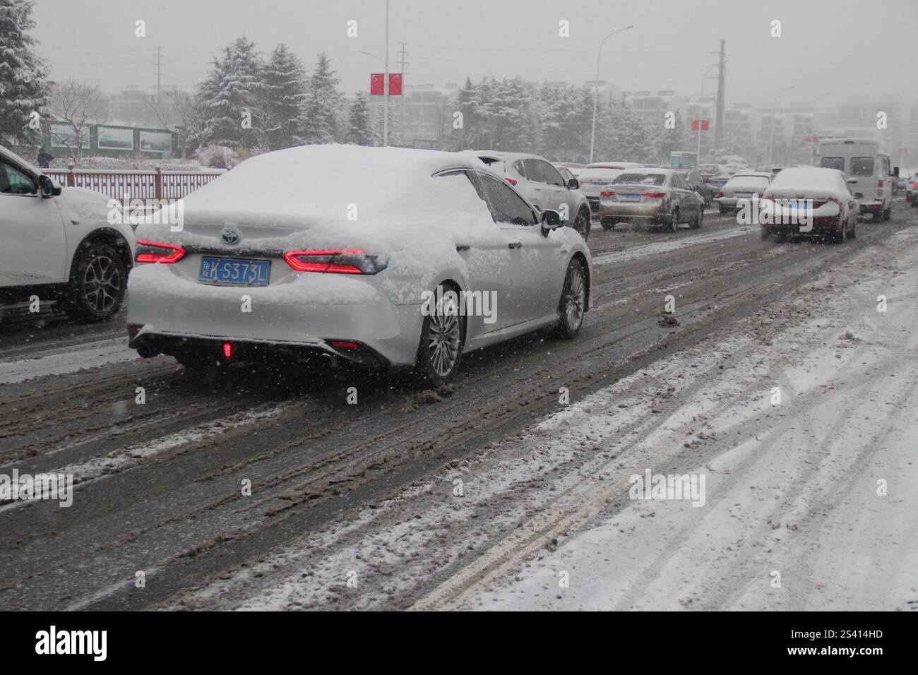 A heavy snowfall attacks Weihai City, east China's Shandong Province, 9 ...
