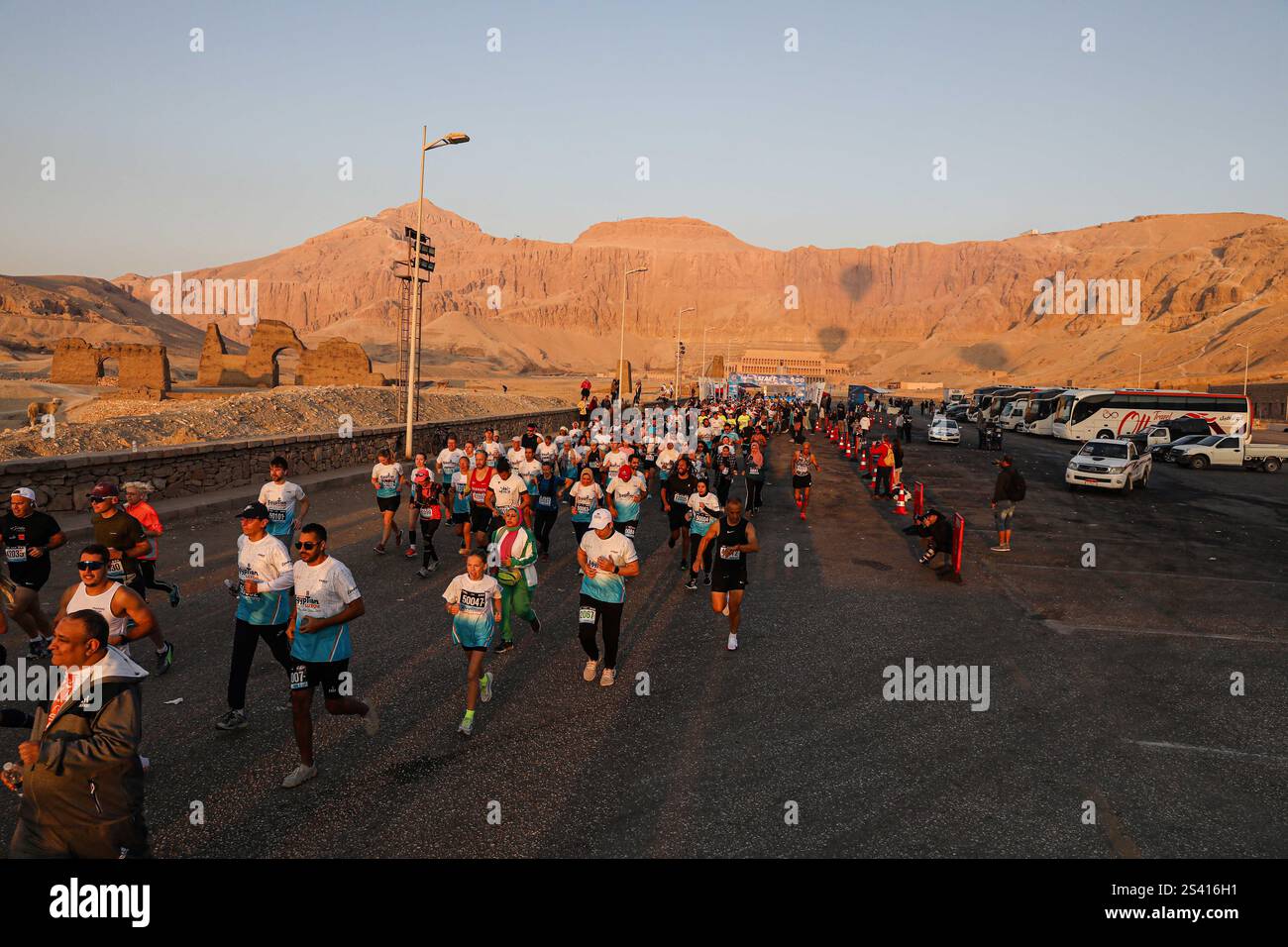 Luxor, Egypt. 10th Jan, 2025. Contestants run during the Egyptian ...