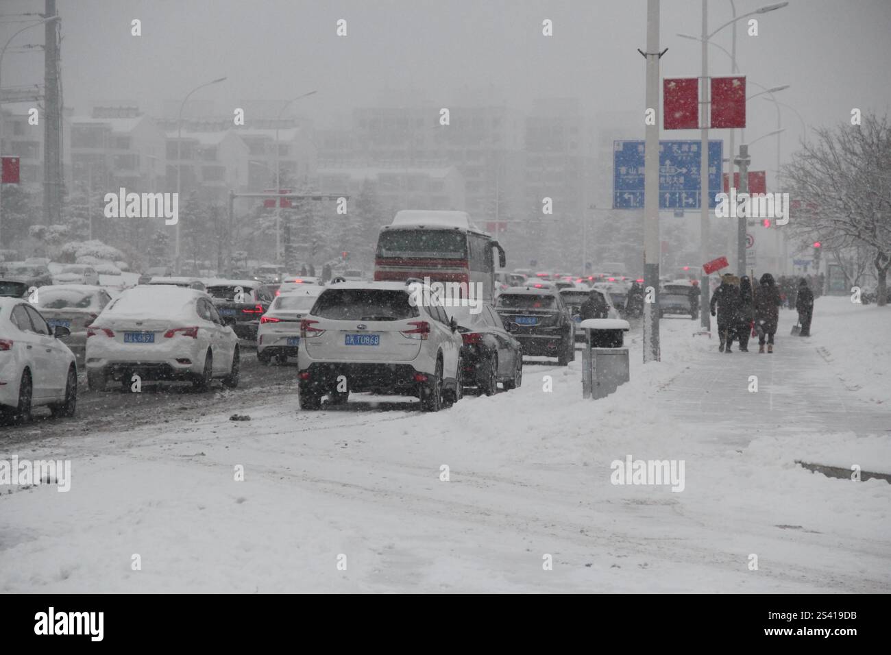 A heavy snowfall attacks Weihai City, east China's Shandong Province, 9 ...