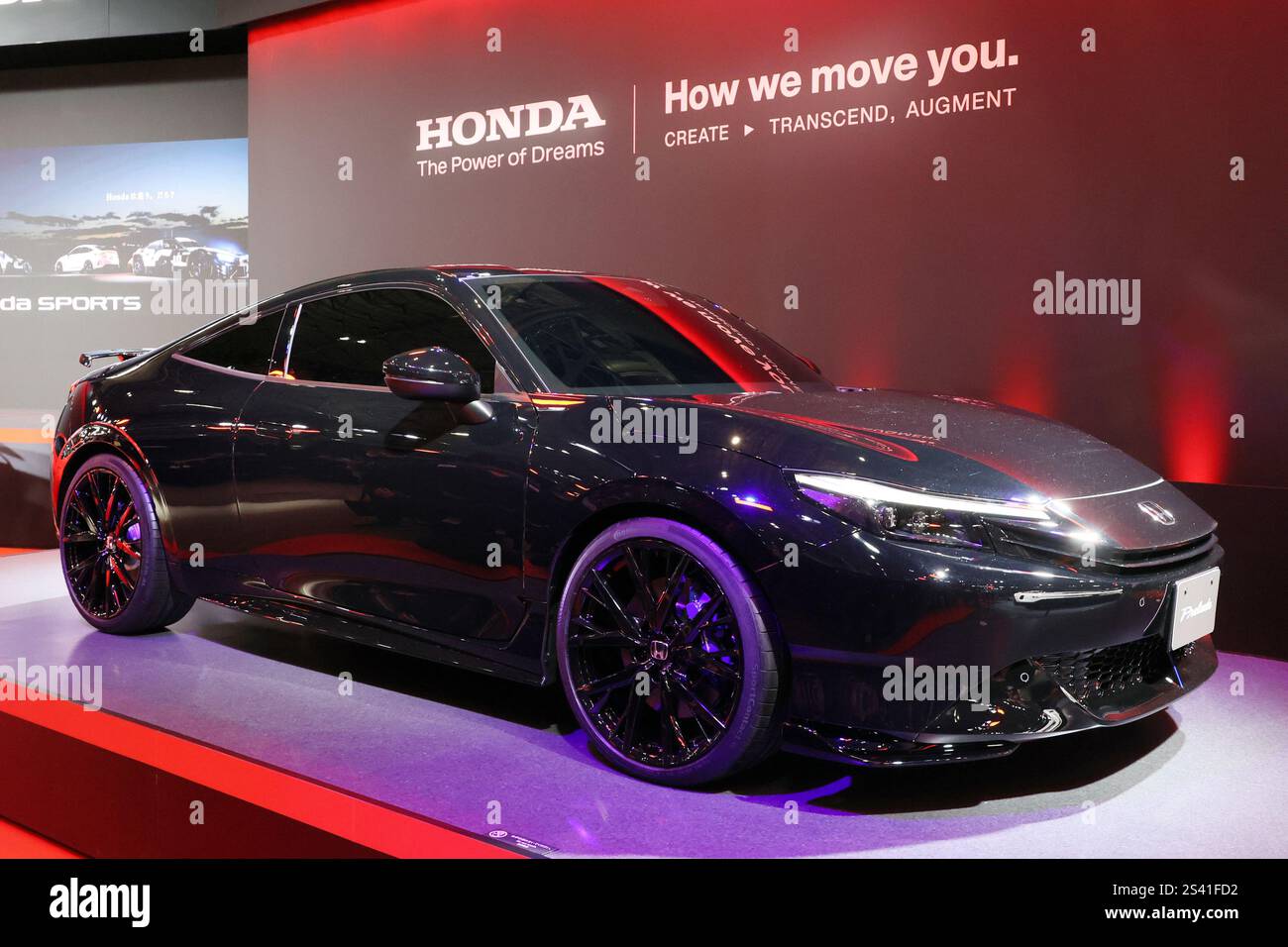 Chiba, Japan. 10th Jan, 2025. Japan's automaker Honda Motor displays the new engine-motor hybrid ...
