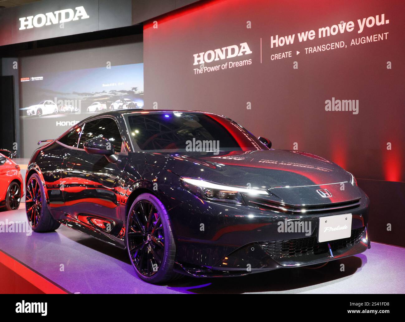 Chiba, Japan. 10th Jan, 2025. Japan's automaker Honda Motor displays the new engine-motor hybrid ...