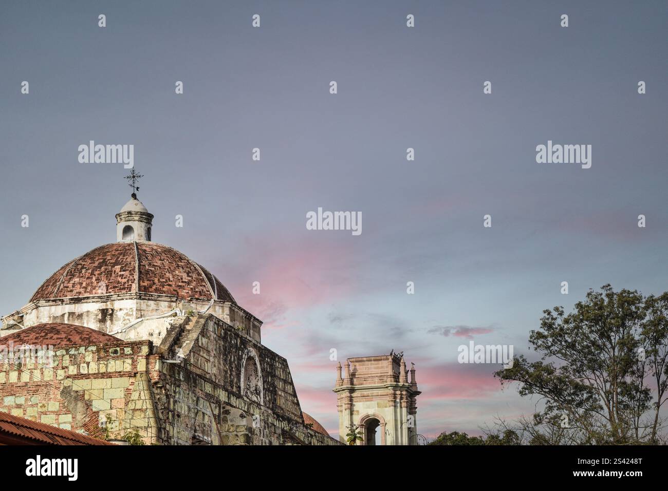 Horizontal colonial church hi-res stock photography and images - Alamy