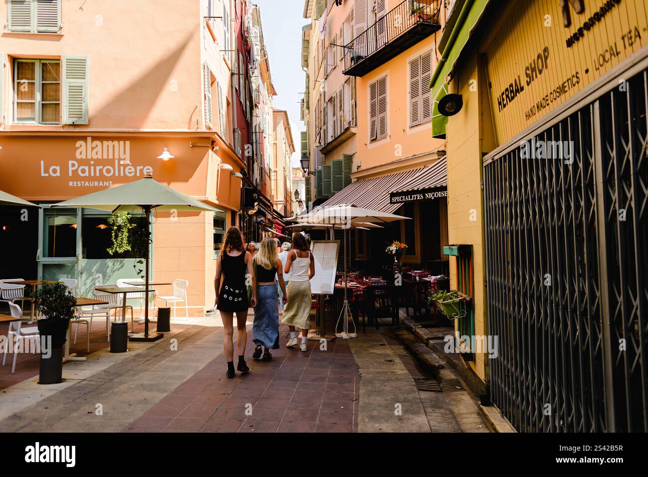 Pairola hi-res stock photography and images - Alamy