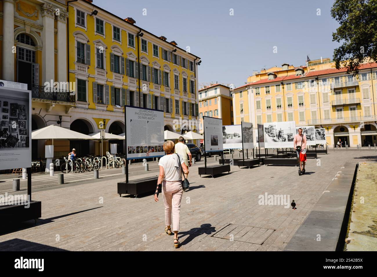 Outdoor exhibition hi-res stock photography and images - Alamy