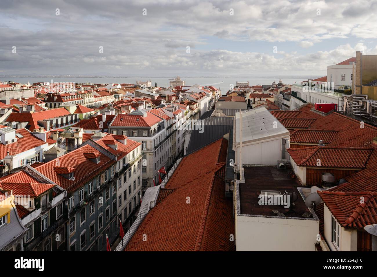 Scenic cityscape lisbon tiled rooftops hi-res stock photography and ...