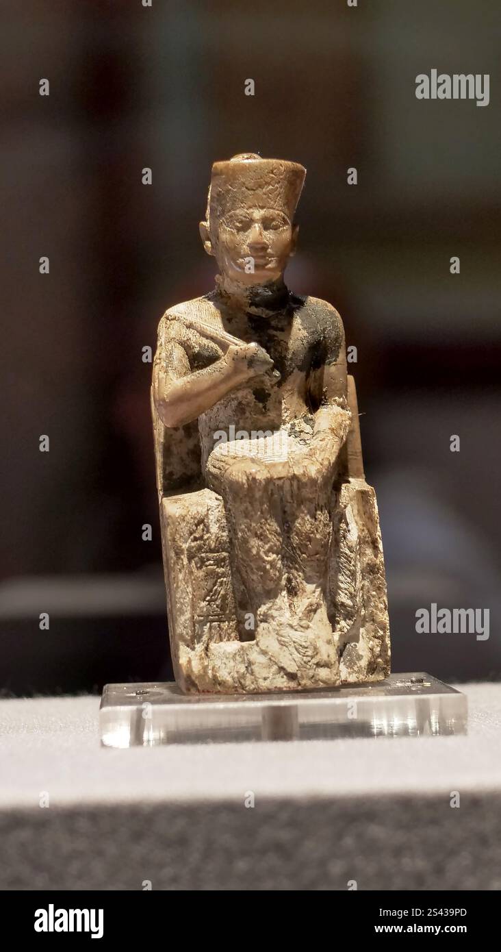 Pharaoh Khufu Statue