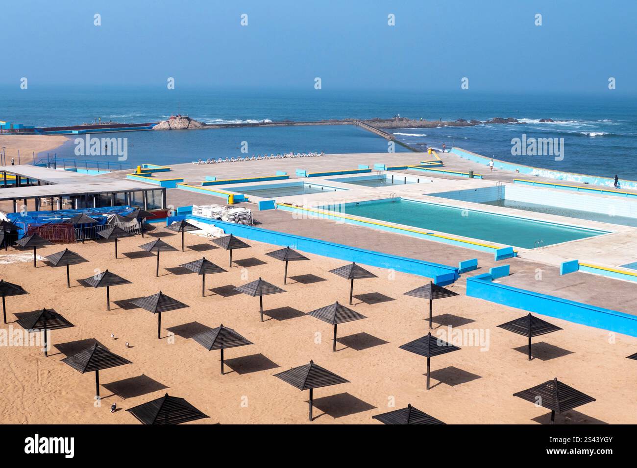 Casablanca in Morocco: artificial beach and pools on the seafront Stock ...