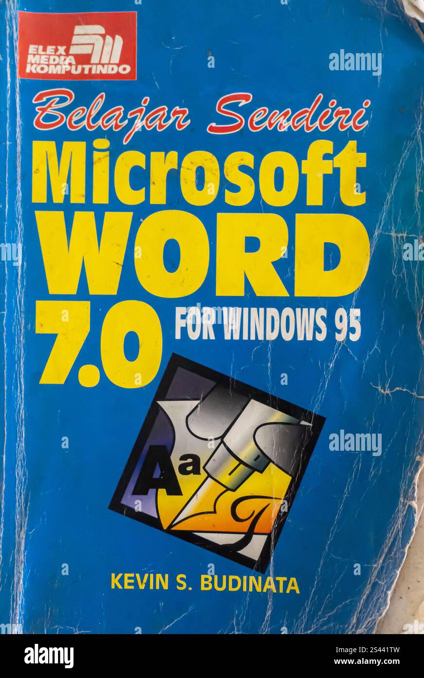 Windows 95 book hi-res stock photography and images - Alamy